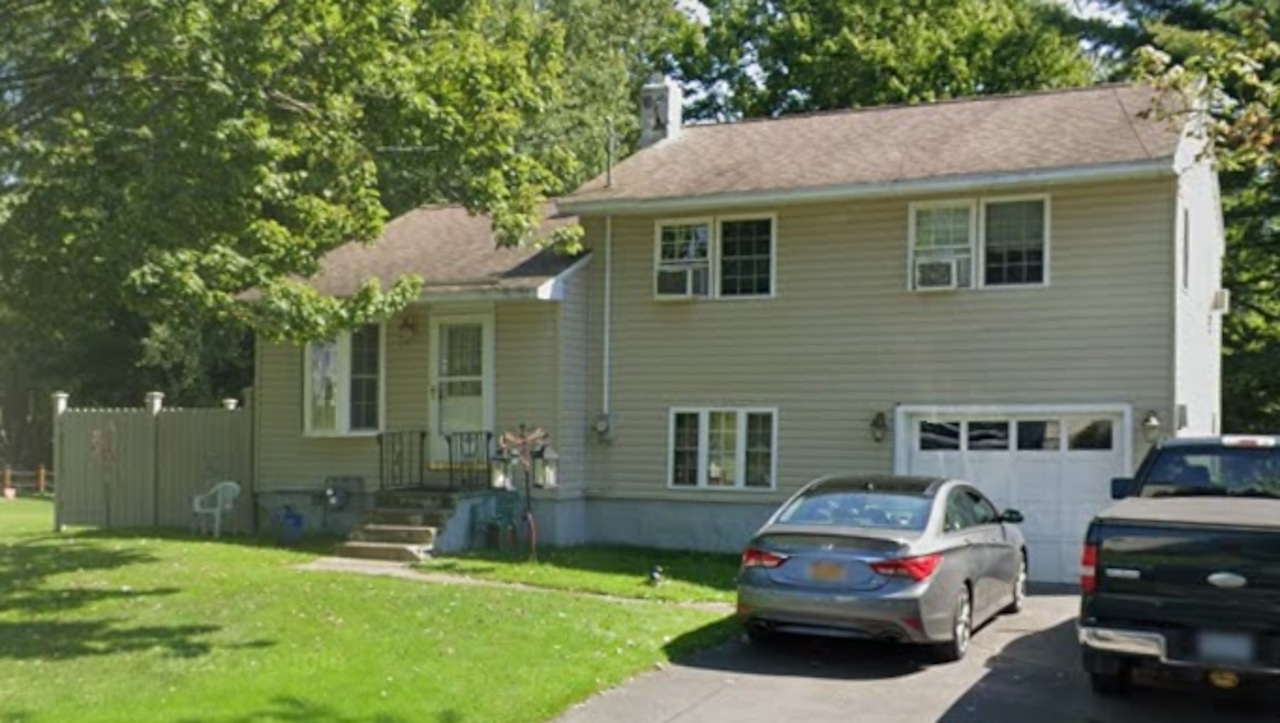 One person died and another was burned in a night fire in Rome - Repo ...