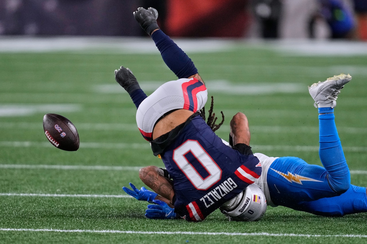 Experts release new Texans vs. Patriots with Gonzalez and Collins in ...