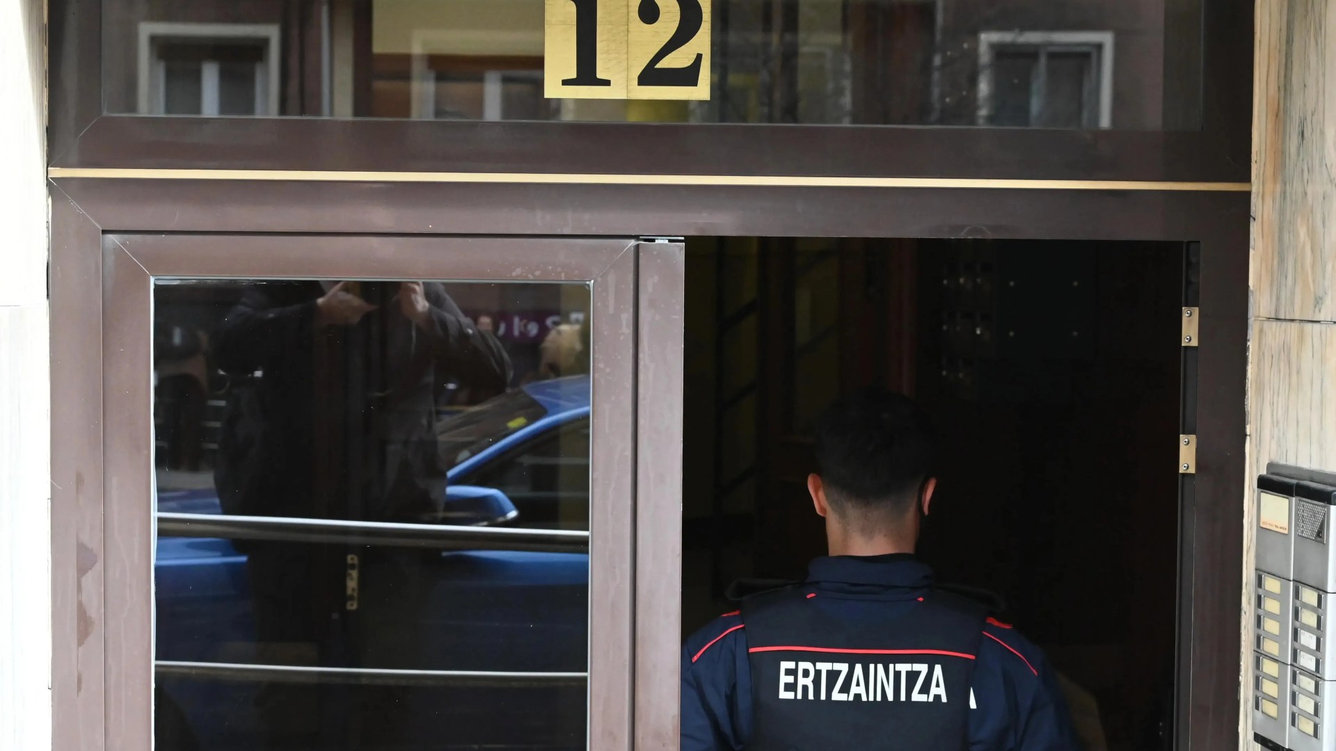 Wife 'cut off husband's penis and stabbed him to death' when cops ...